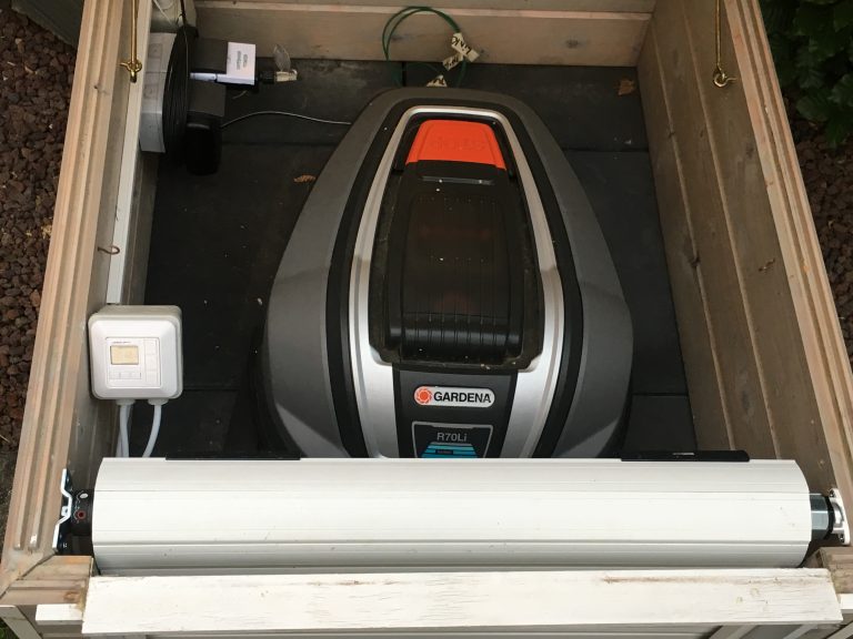 Mähroboter Rolltor-Garage